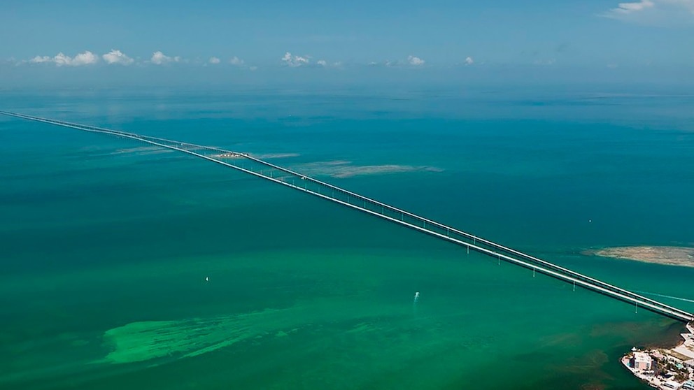Una maravilla en el océano: así es la autopista flotante que une Miami ...