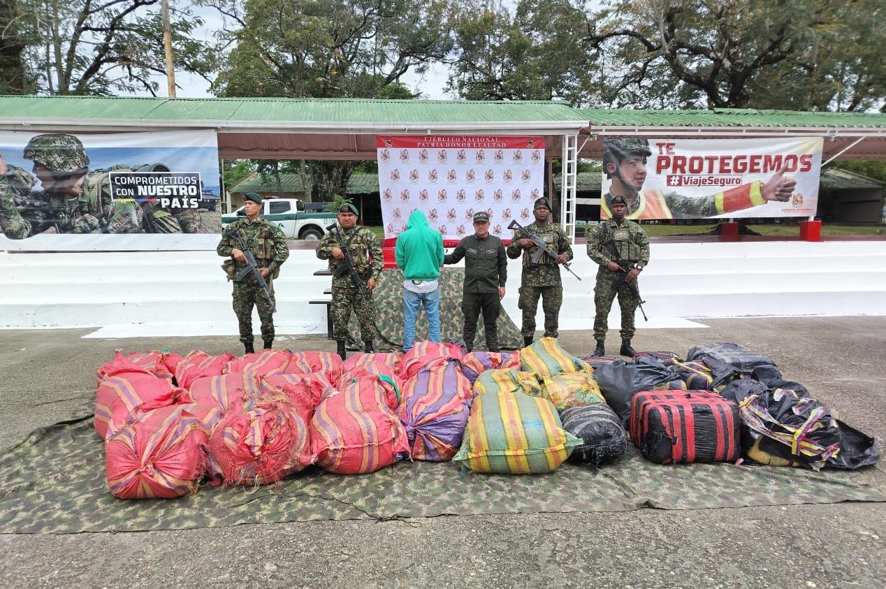Ejército de Colombia incautó casi media tonelada de marihuana en manos de la guerrilla ...
