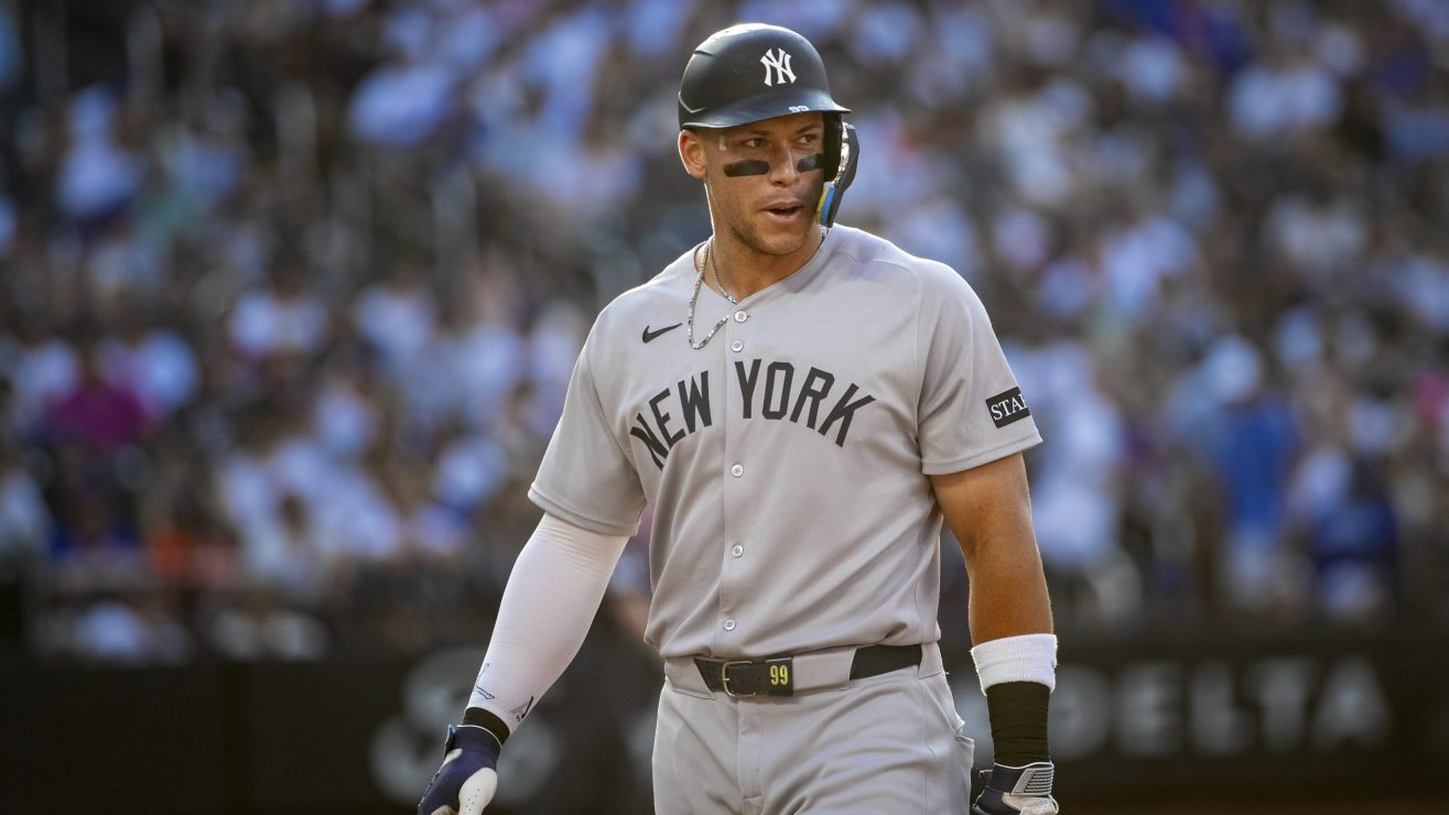 El fuerte pelotazo que recibió Aaron Judge en el rostro en derrota de los Yankees ante los Mets ...