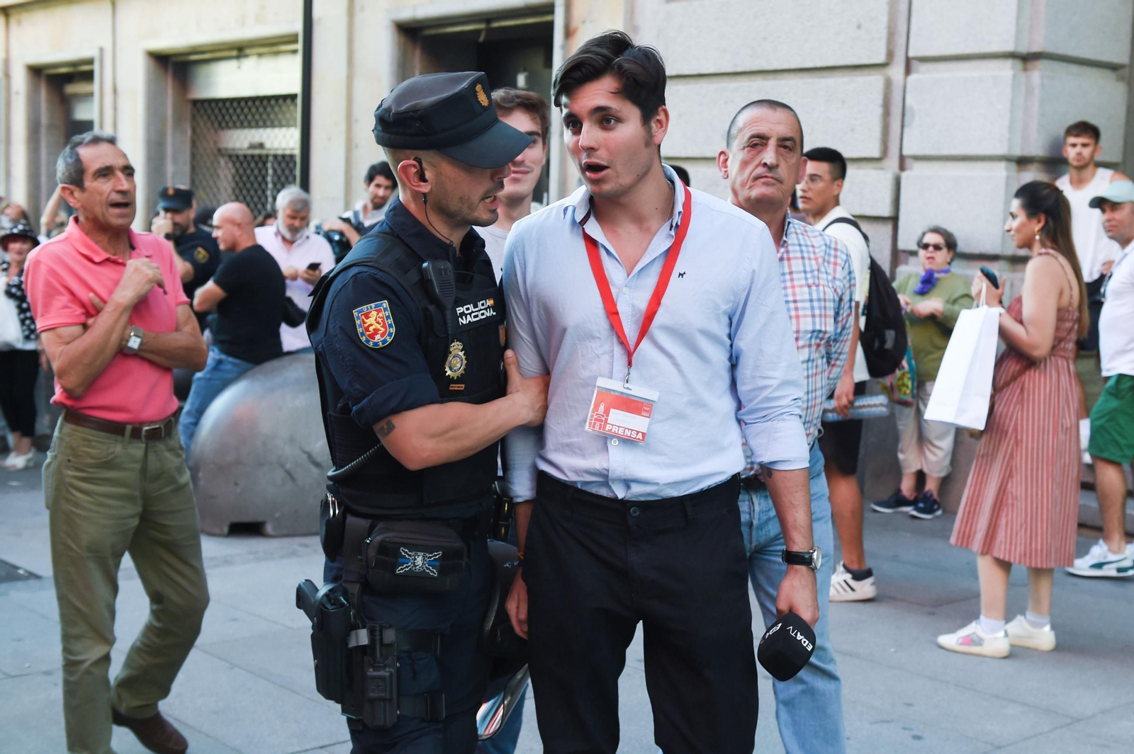 "Me expulsan por hacer preguntas incómodas": Vito Quiles denuncia ...